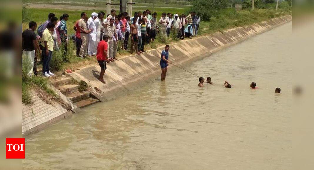 Gurugram: Friend dives into water to save boy, both drown as neither ...