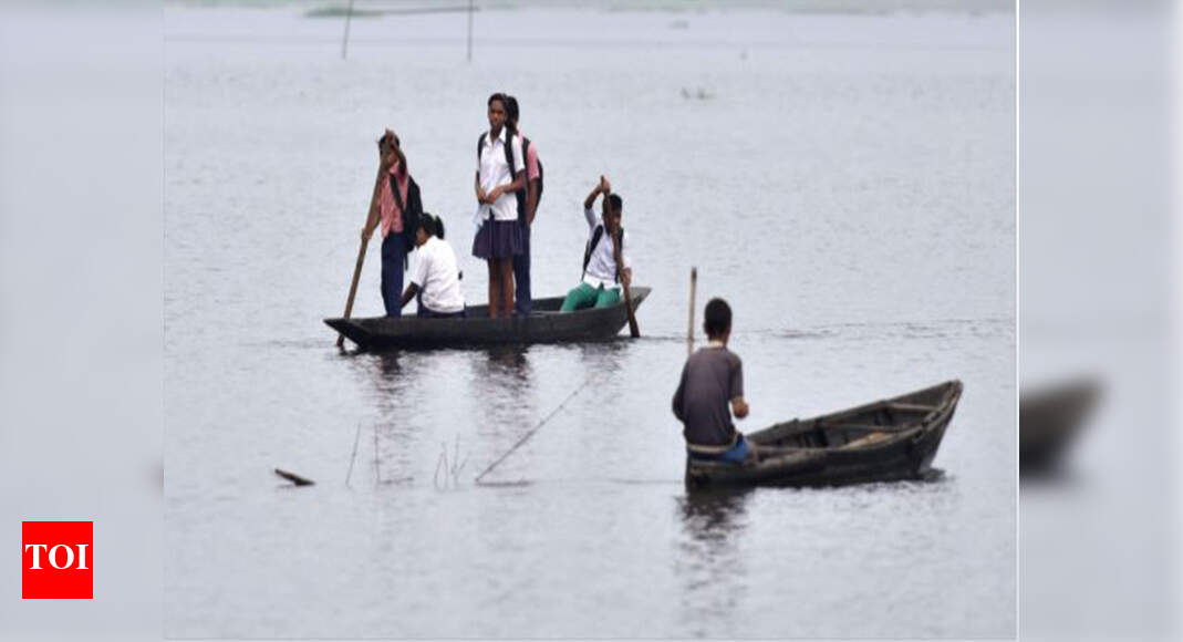 Gujarat floods: Surat sends relief materials | Surat News - The Times ...