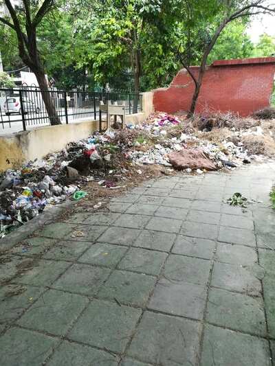 Garbage dump in the park - Times of India