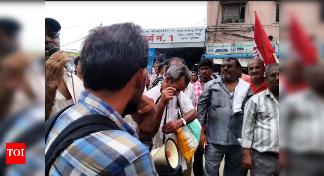 Trade Unions: Workers protest, buses halt for 2 hours across Rajasthan ...