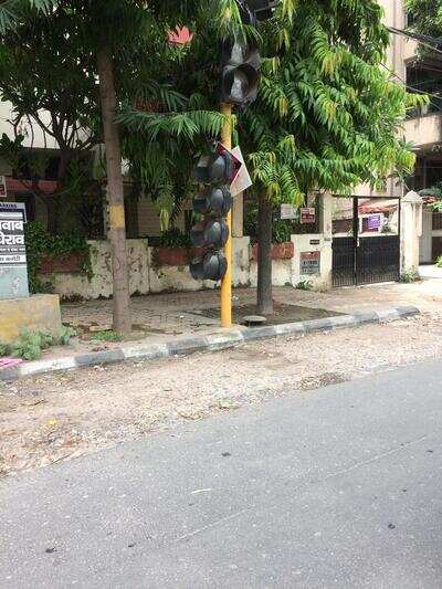Traffic light upside down - Times of India