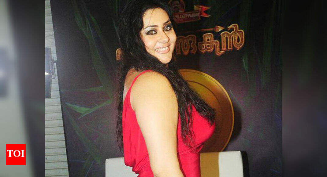 Ex- Bigg Boss contestant Namitha hits back at Oviya | Tamil Movie News ...