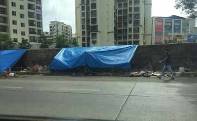 Footpath converted into one more slum colony - Times of India