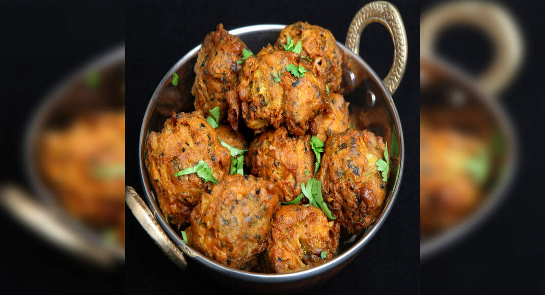 Cheesy Maggi Pakora Recipe: How to Make Cheesy Maggi Pakora Recipe ...
