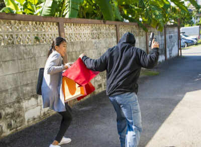 VIDEO: How to escape bag snatch and lift attack - Times of India