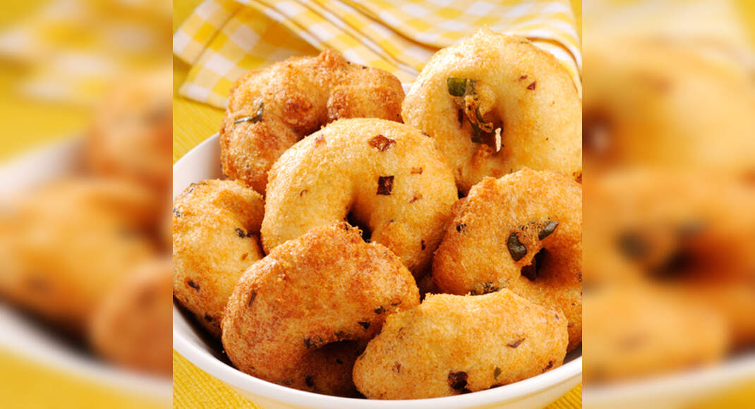 Ulundu Vada Recipe: How to make Ulundu Vada Recipe at Home | Homemade ...
