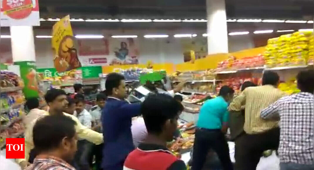 Big Bazaar: Three injured as a packed rack fell down inside Big Bazaar ...