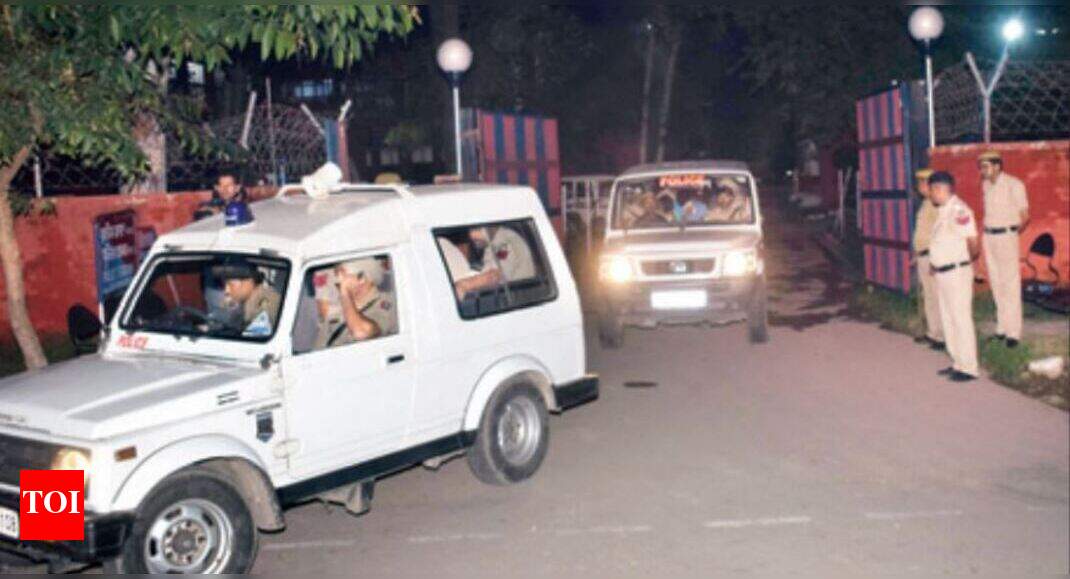 Cops recreate crime scene with accused | Chandigarh News - Times of India