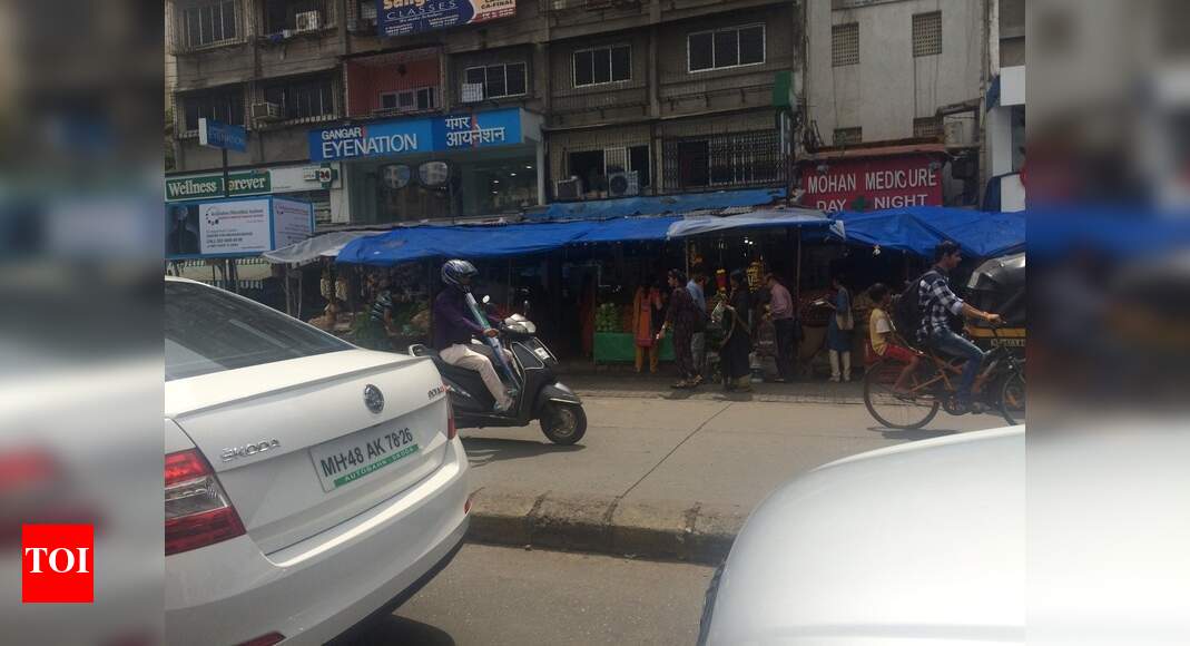 Illegal stalls on footpath - The Times of India