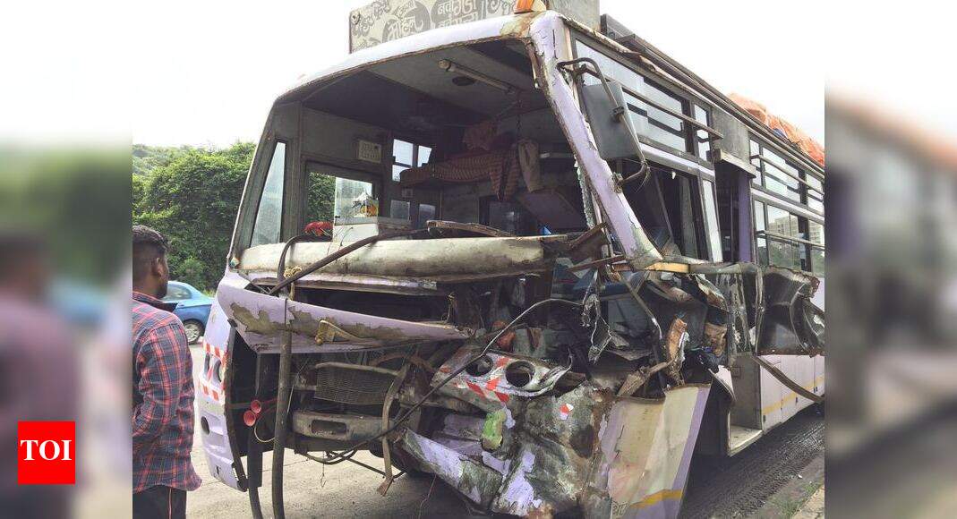 Uran Phata: Bus rams into trailer on Uran Phata flyover | Navi Mumbai ...