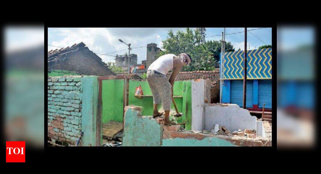 Squatters obstruct access to wagons unit despite CM prod | Kolkata News ...
