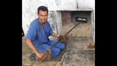 Dasna Jail: Dasna Jail inmates bake breads for ill and infirm ...