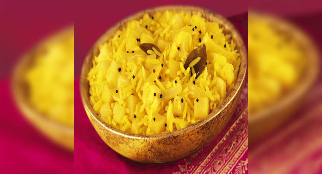 Aloo Gobhi Ki Tehari Recipe: How to Make Aloo Gobhi Ki Tehari Recipe ...