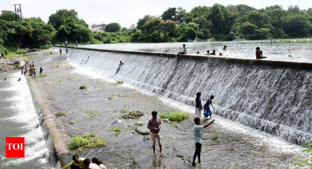 All in a night: Heavy rain, flooded streets & an overflowing lake | Nagpur News - Times of India