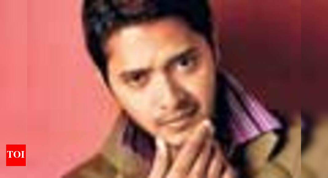 Shreyas paraglides to perfection | Hindi Movie News - Times of India