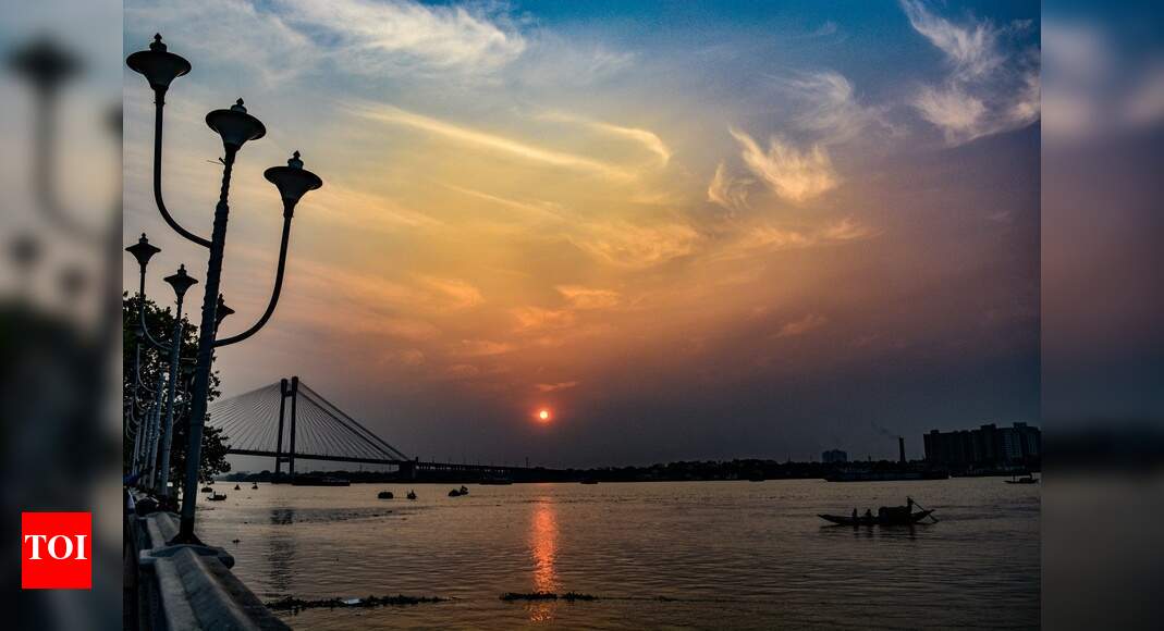 A colourful evening in Kolkata,Outram Ghat. - Times of India