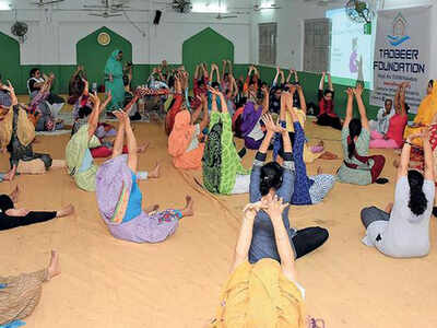 Muslim women blend yoga with Quranic recitation | Vadodara News - Times ...
