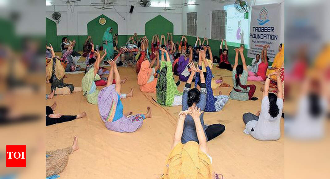 Muslim women blend yoga with Quranic recitation | Vadodara News - Times ...