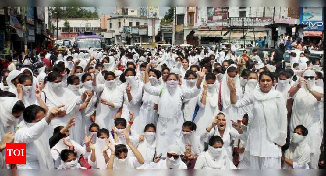 Womens' college students protest against dress code | Jammu News ...