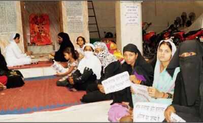Triple talaq: Awaiting verdict, Muslims in Varanasi prayed to Hanuman | Varanasi News - Times of ...