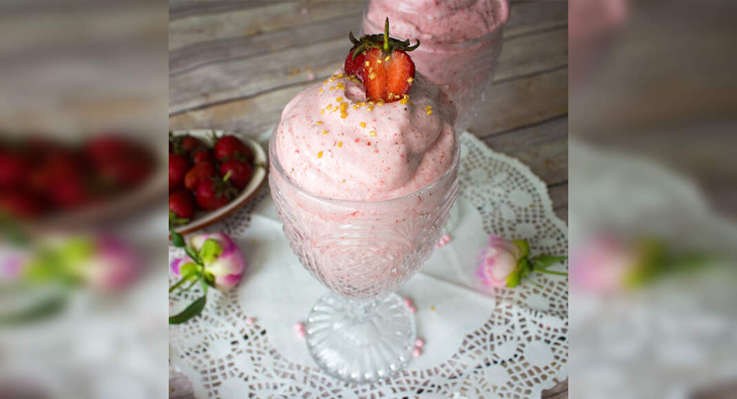 Quick Strawberry Mousse Recipe: How to Make Quick Strawberry Mousse ...