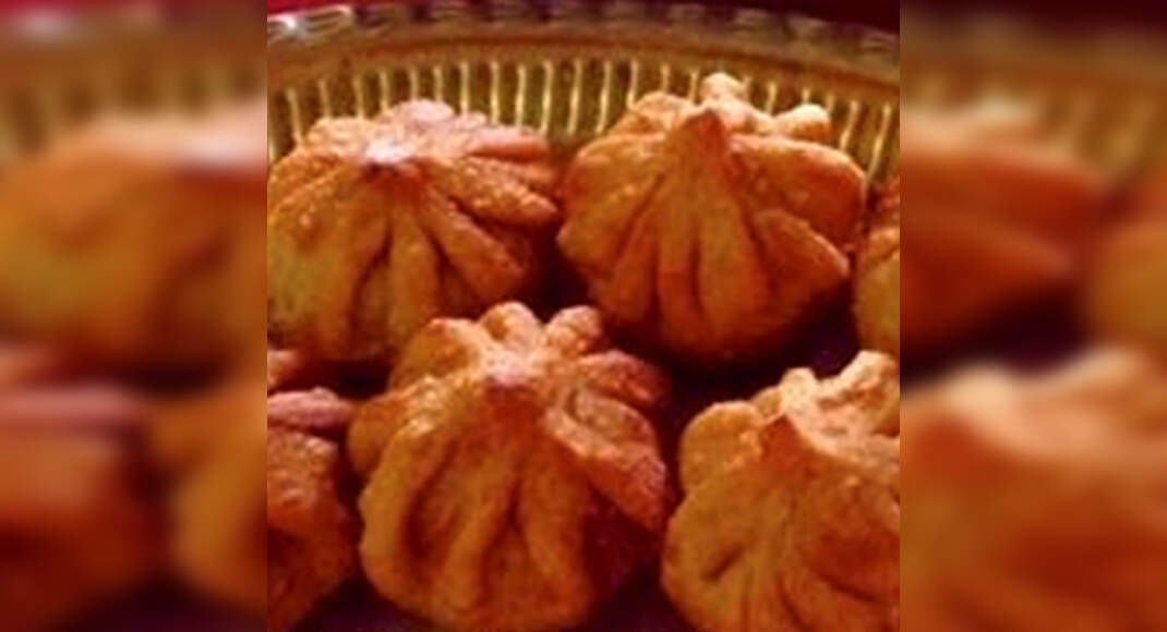 Fried Modak Stuffed with Bottle Gourd and Mava Recipe: How to Make ...