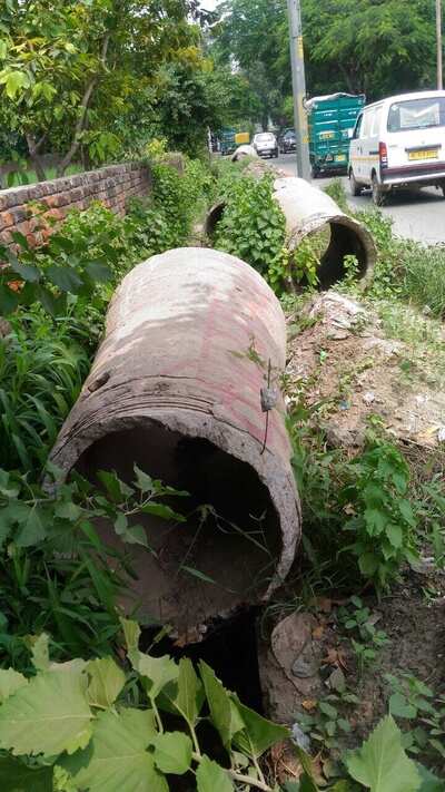 Pipes block the road - Times of India