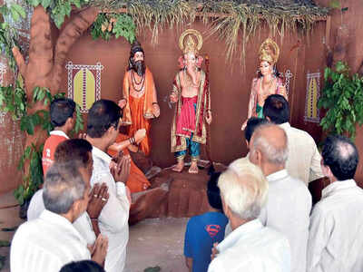 Ahmedabad brings in Ganpati Bappa, celebrates Samvatsari | Ahmedabad ...