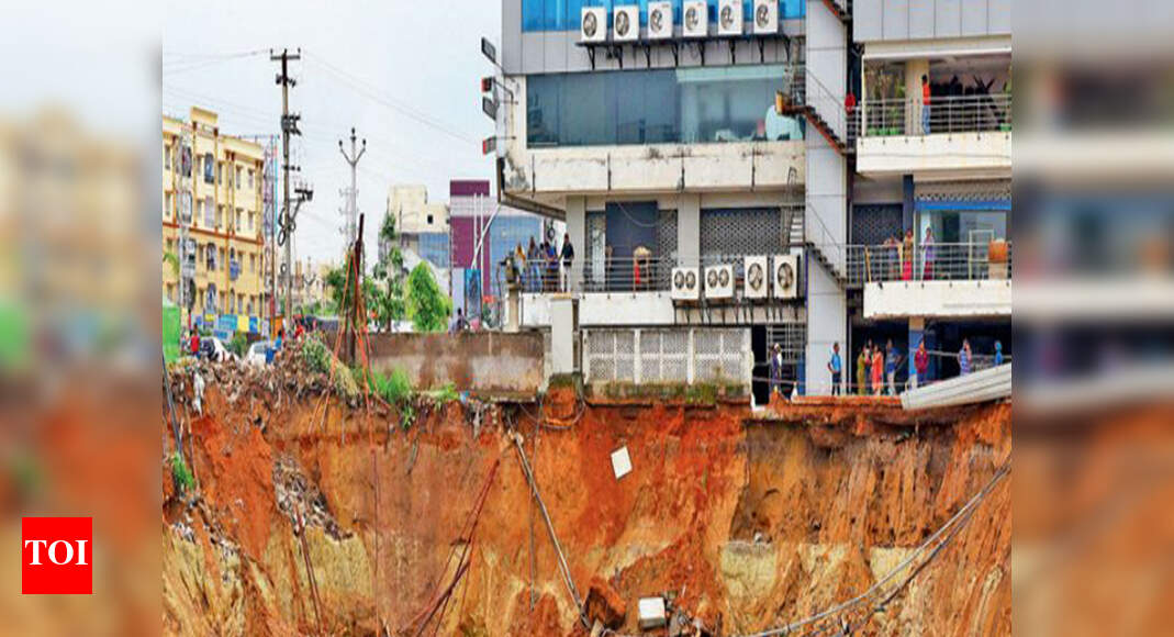 Kundanbagh: Perennial problem: Road to Kundanbagh in a pool of water ...