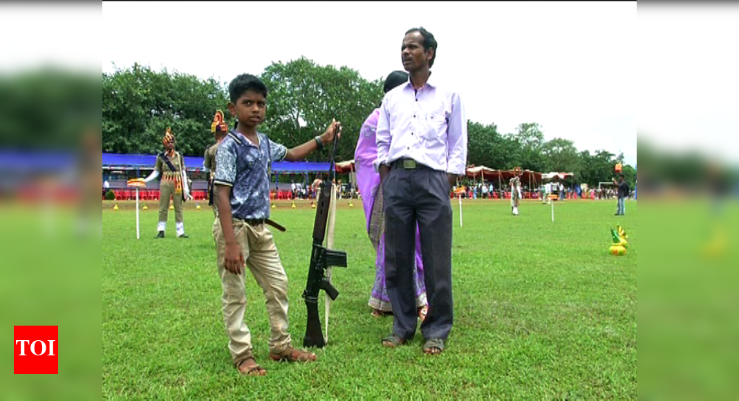 Odisha Police: Children play with police rifles, Odisha Police left red ...