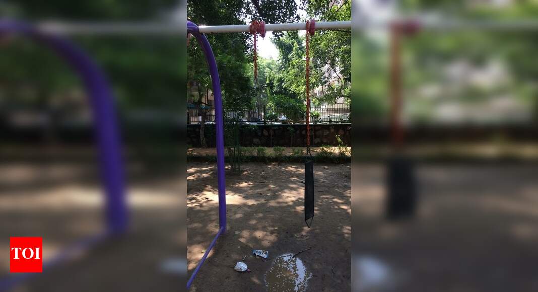 Poor quality of swing at park - Times of India