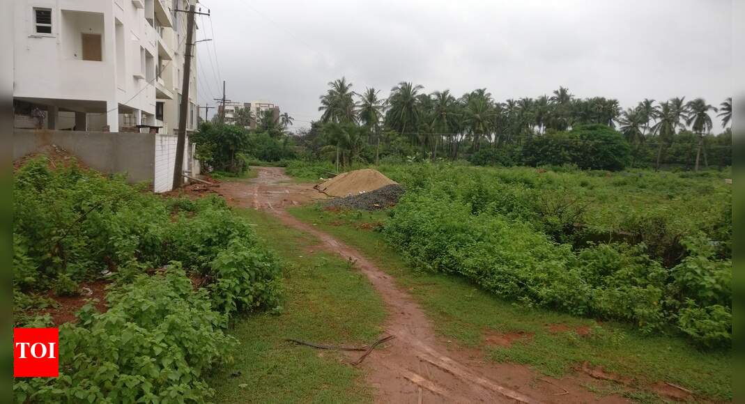 Yendada colony with no roads - Times of India