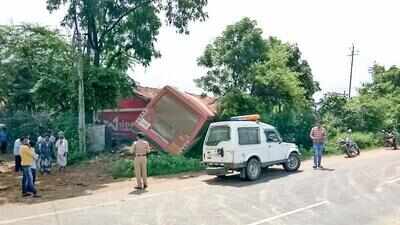State transport bus rams into house near Lunawada | Vadodara News ...