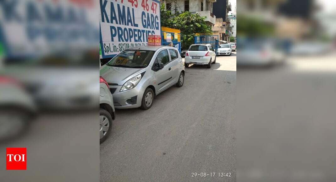 Service lane used as car sales showroom - Times of India