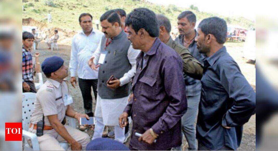 Bjp: Cops, BJP ban men in black at president's function | Rajkot News ...