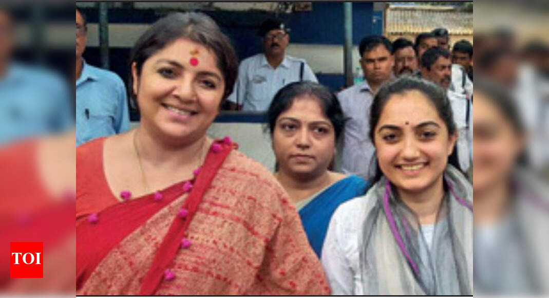 Gujarat Riot Photo: Gujarat riot photo or Basirhat? BJP neta faces cop ...