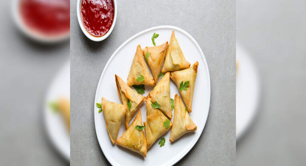 Deep Fried Ravioli Samosa Recipe: How to Make Deep Fried Ravioli Samosa ...