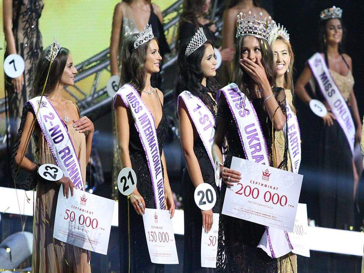 Ukraine crowns 2017 queens for Miss World, International, Earth