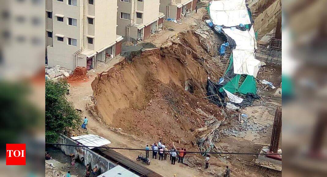 Embankment collapses at mall construction site | Vadodara News - Times ...