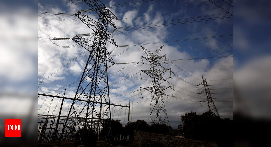 High-tension wire falls on bus, two electrocuted | Jaipur News - Times ...