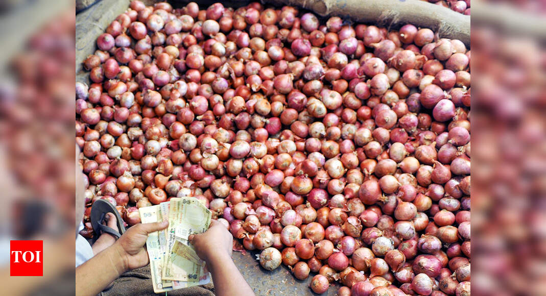 Onion Prices: 6 Nashik mandis shut due to sudden fall in onion prices | Nashik News - Times of India