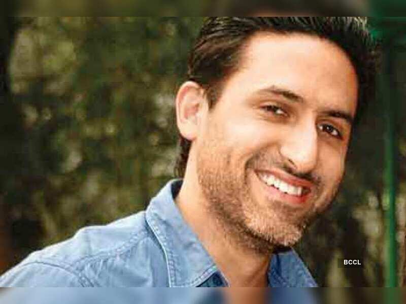 Summet enjoys being a director - Times of India