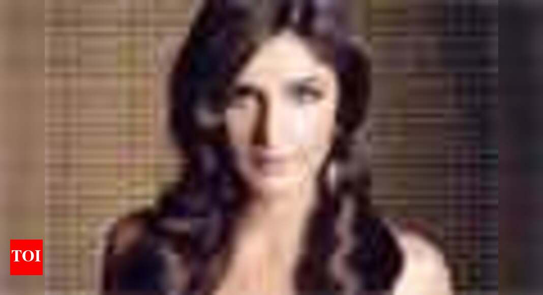 Kat tells director to rewrite role | Hindi Movie News - Times of India