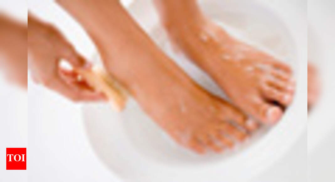 Six steps to clean feet - Times of India