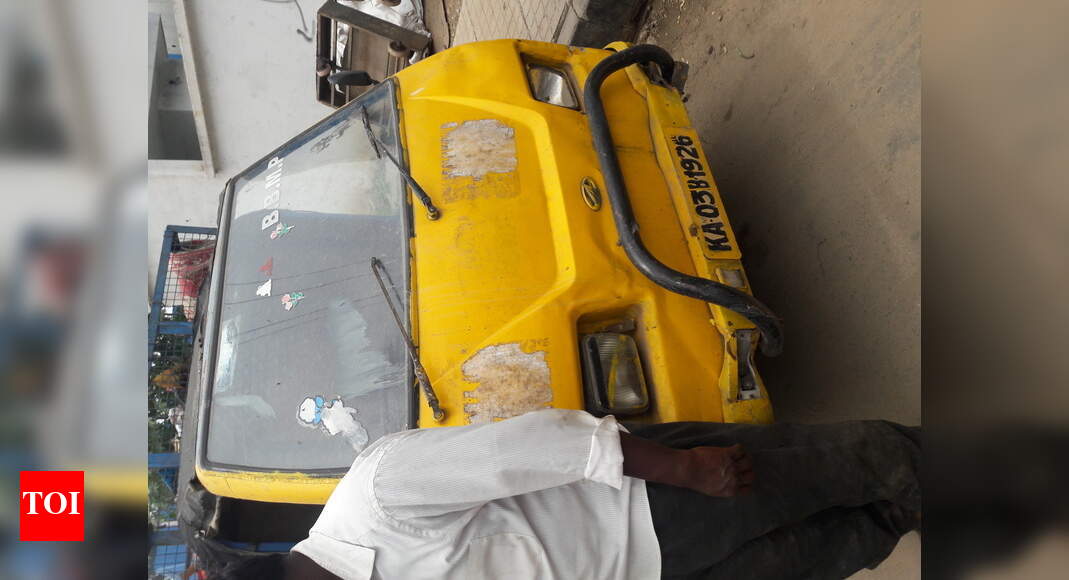 BBMP Garbage vehicles NO PARKING in main road - Times of India