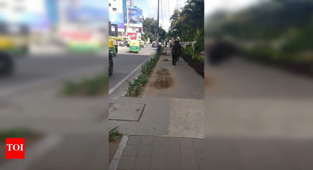 Cunningham road footpath a mess - Times of India