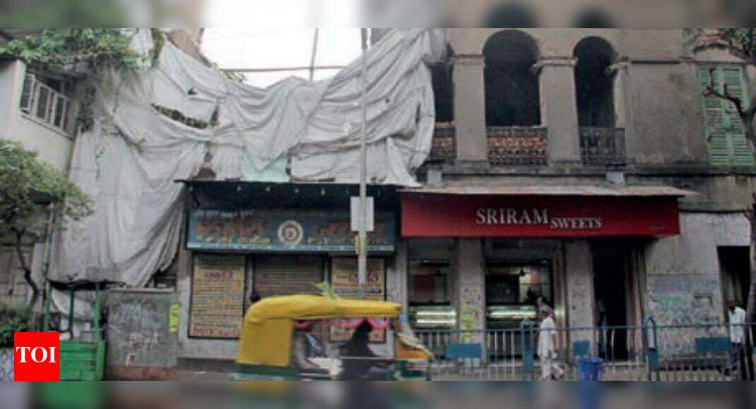 Beadon Street: Kolkata: Beadon St building's roof collapses, no one ...