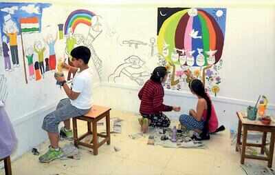 200 students give message of world peace using canvas | Vadodara News ...