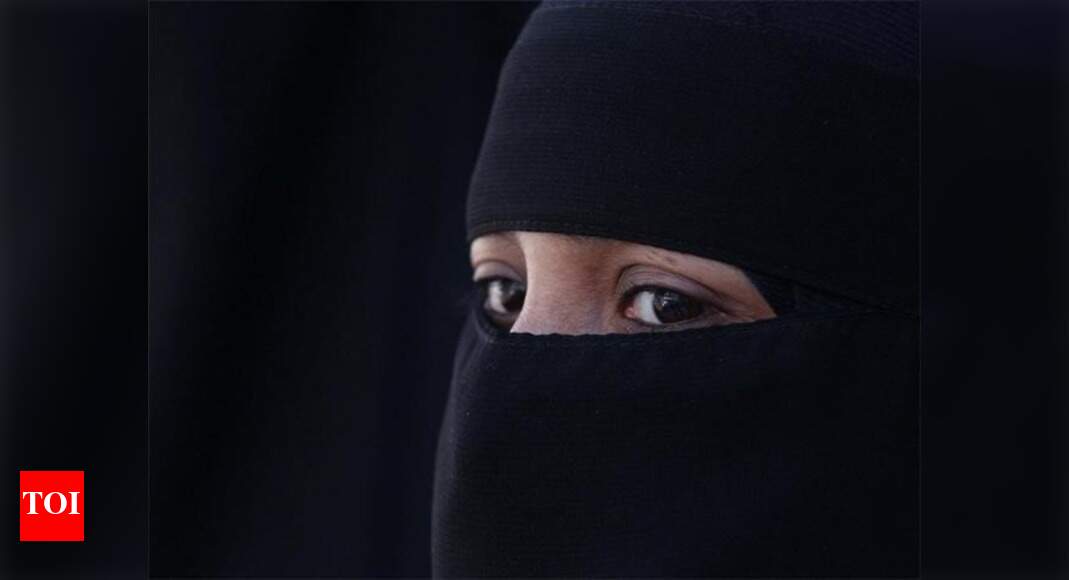 Burqa-Clad Girl Dances In Public: Burqa-clad girl dancing in mall ...