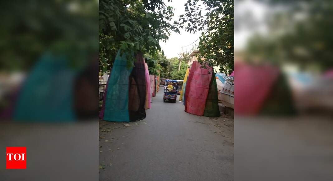 Misuse of service lane - Times of India